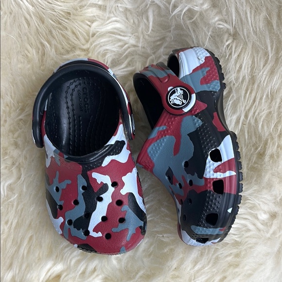 CROCS | Shoes | Crocs Black And Red Water Shoes With Camouflage Design ...